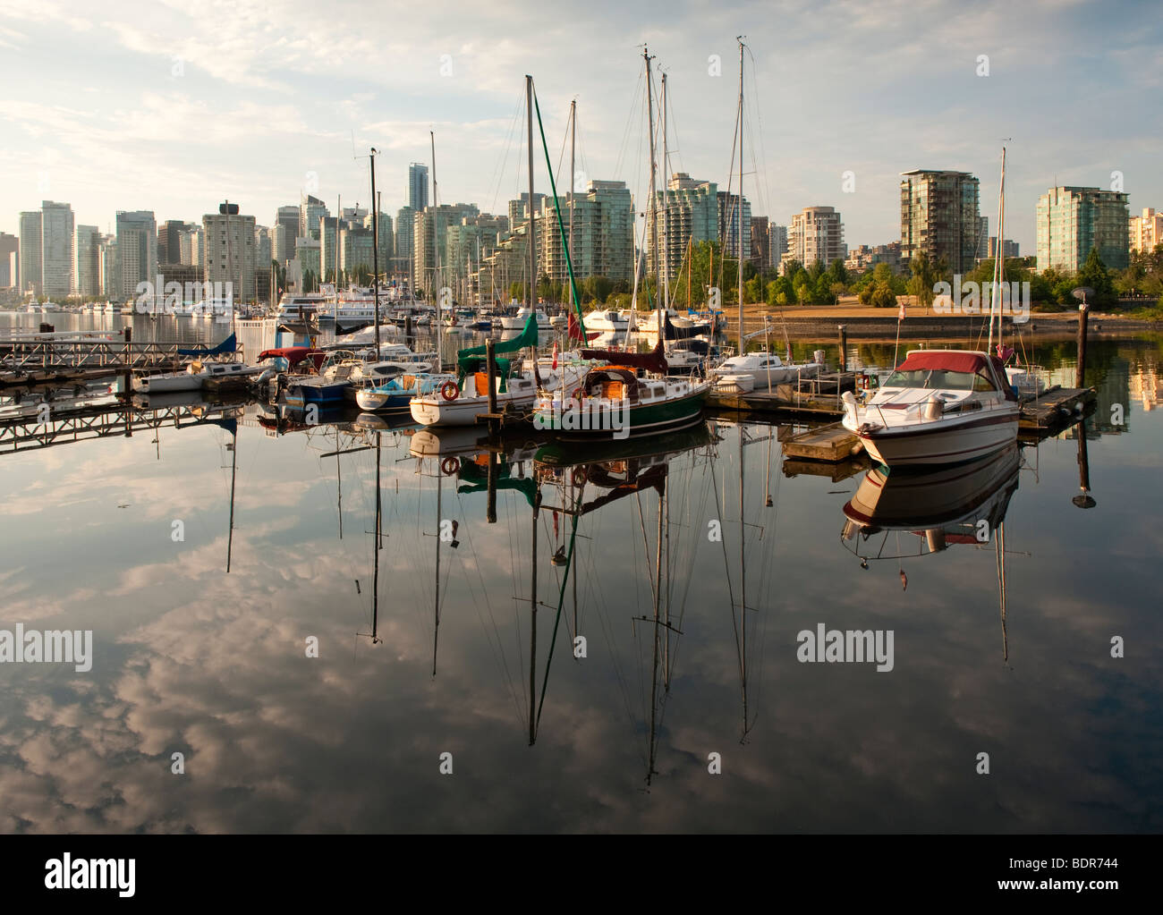 Coal harbour vancouver boats hi-res stock photography and images - Alamy