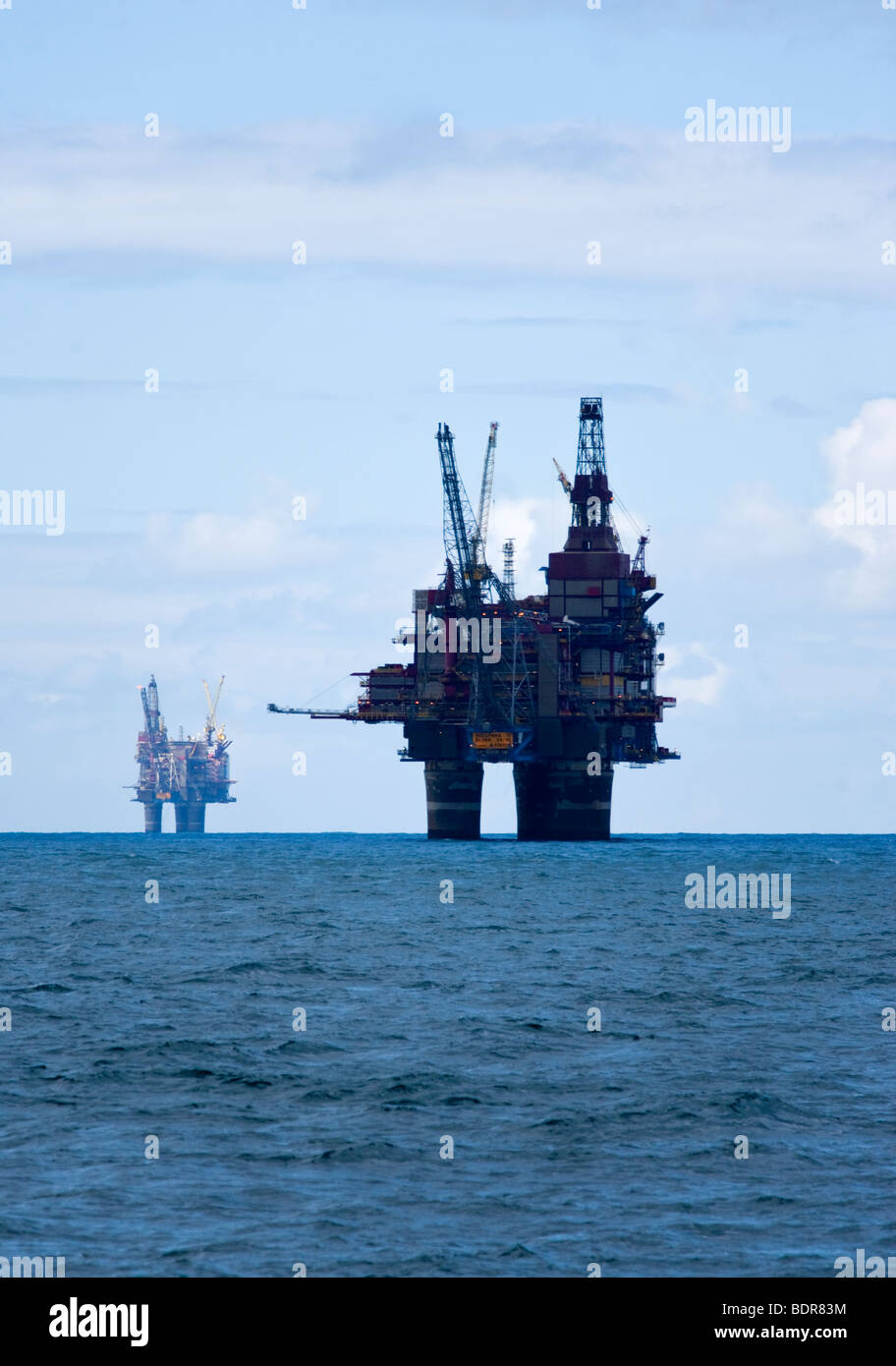Gas rig deck platform module hi-res stock photography and images - Alamy