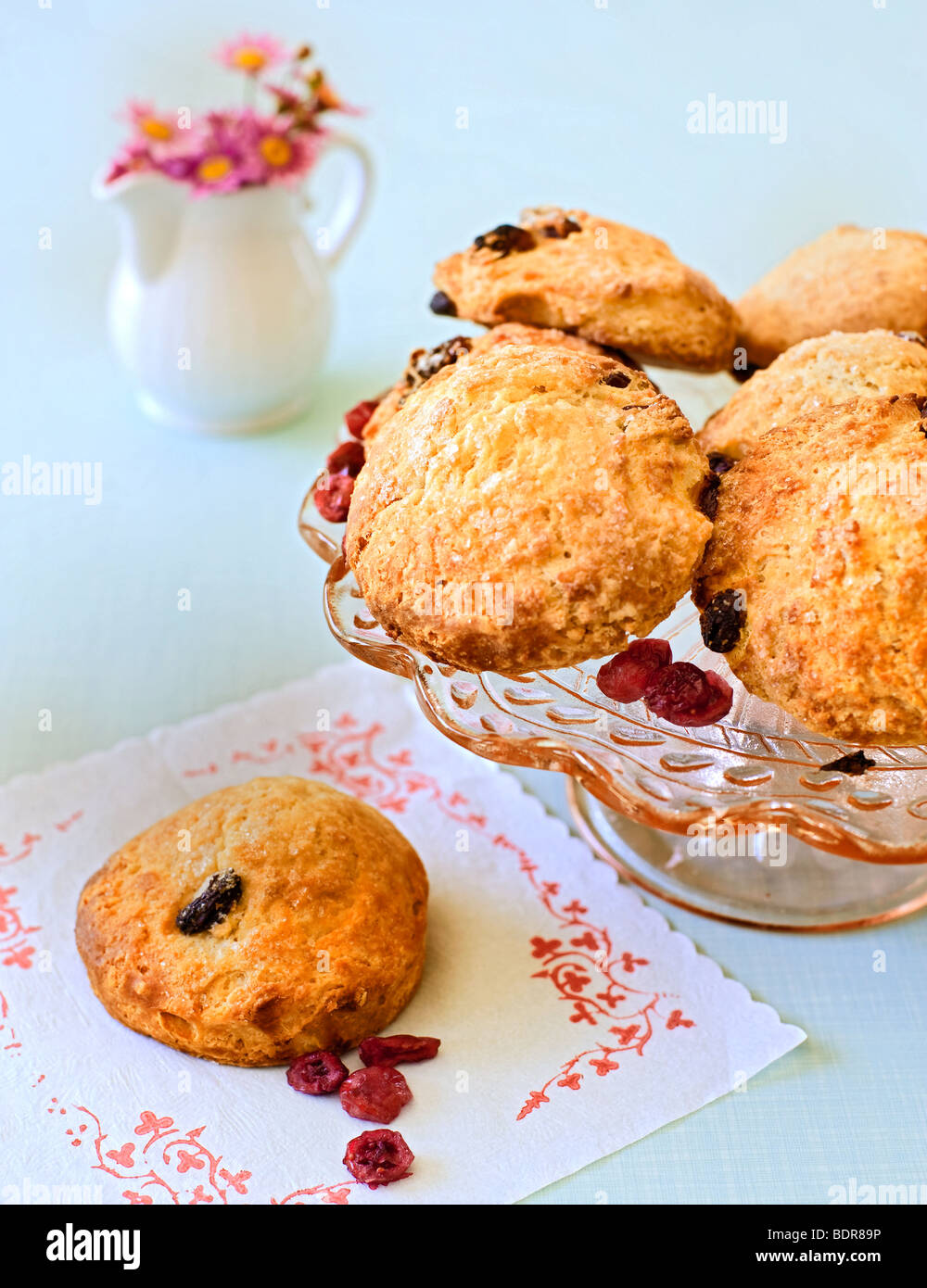 Scones on plate hi-res stock photography and images - Alamy