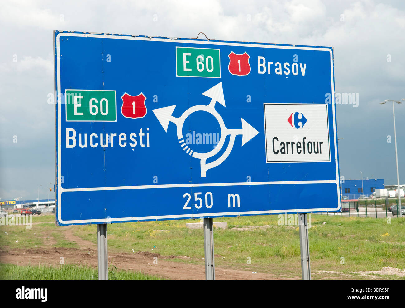 Europe roundabout sign hi-res stock photography and images - Alamy
