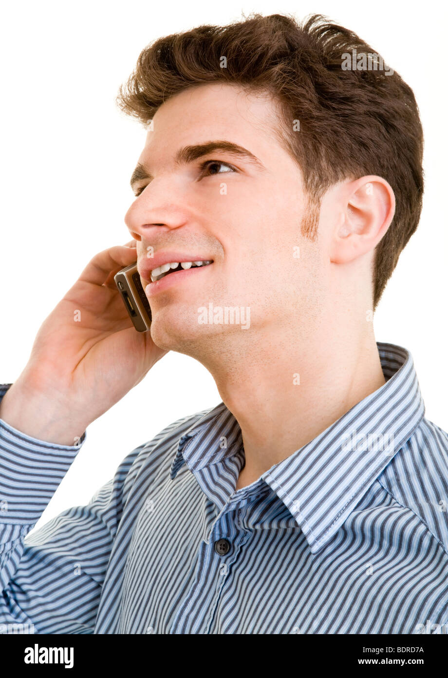 Junger Mann telefoniert mit seinem Handy Stock Photo - Alamy