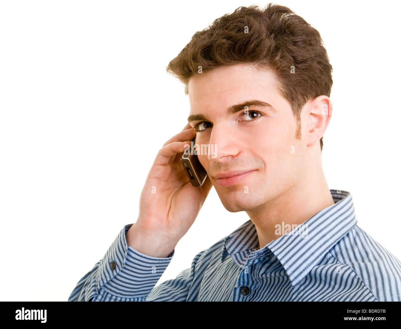 Junger Mann telefoniert mit seinem Handy Stock Photo - Alamy