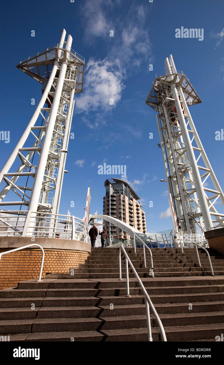 UK, England, Salford Quays, Lowry Millennium Footbridge crossing ...
