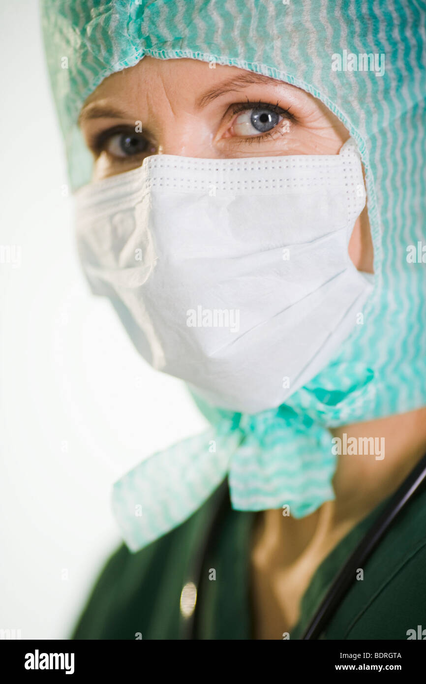 Green Doctors Uniform High Resolution Stock Photography and Images - Alamy