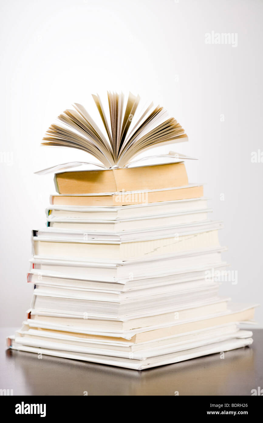An open book Stock Photo - Alamy