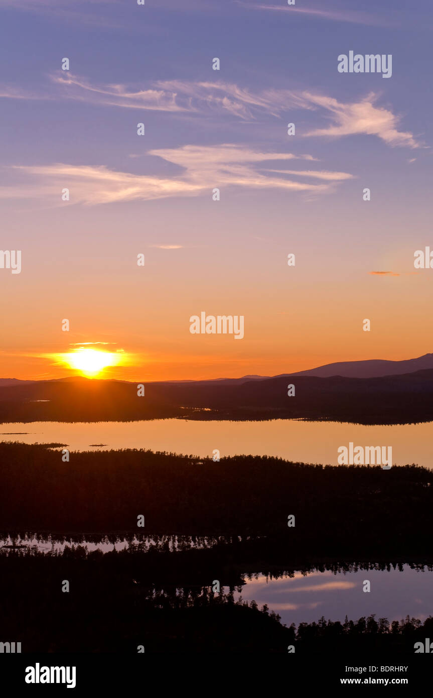 der see rogen bei sonnenuntergang, naturreservat rogen, haerjedalen ...