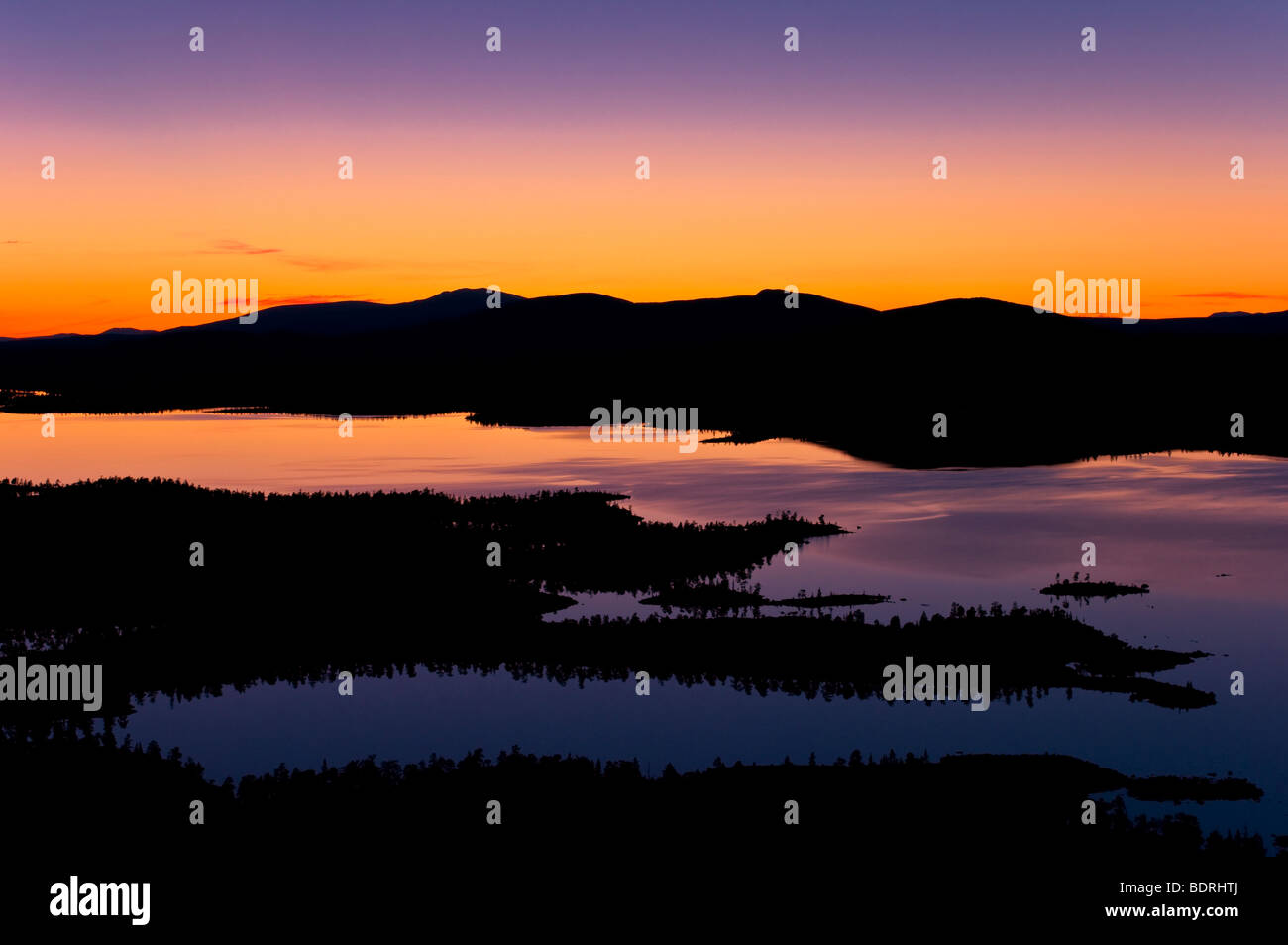 abenddaemmerung am see rogen, naturreservat rogen, haerjedalen ...