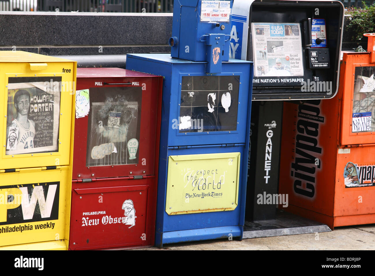 Newspaper vending machine hi-res stock photography and images - Alamy
