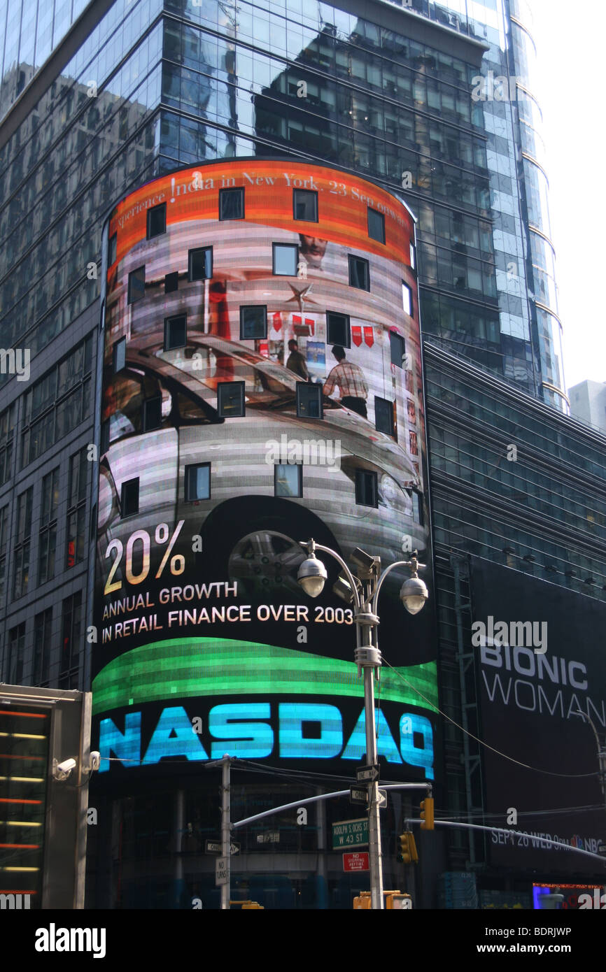 Nasdaq times square hi-res stock photography and images - Alamy