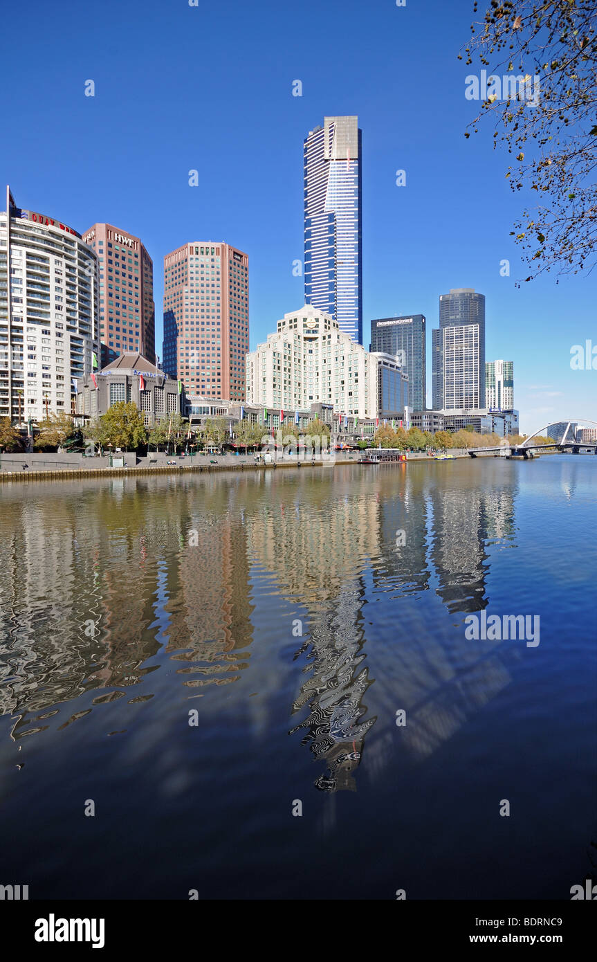 High rise buildings and Southbank Promenade on south of Yarra river ...