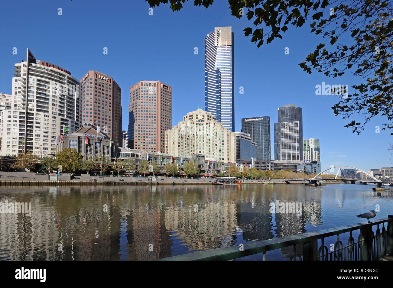 High rise buildings and Southbank Promenade on south of Yarra river ...