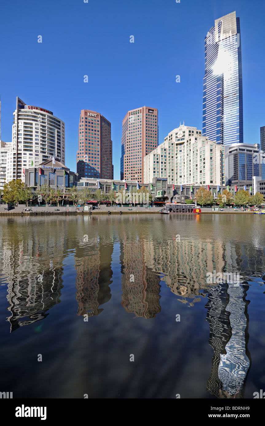 High rise buildings and Southbank Promenade on south of Yarra river ...