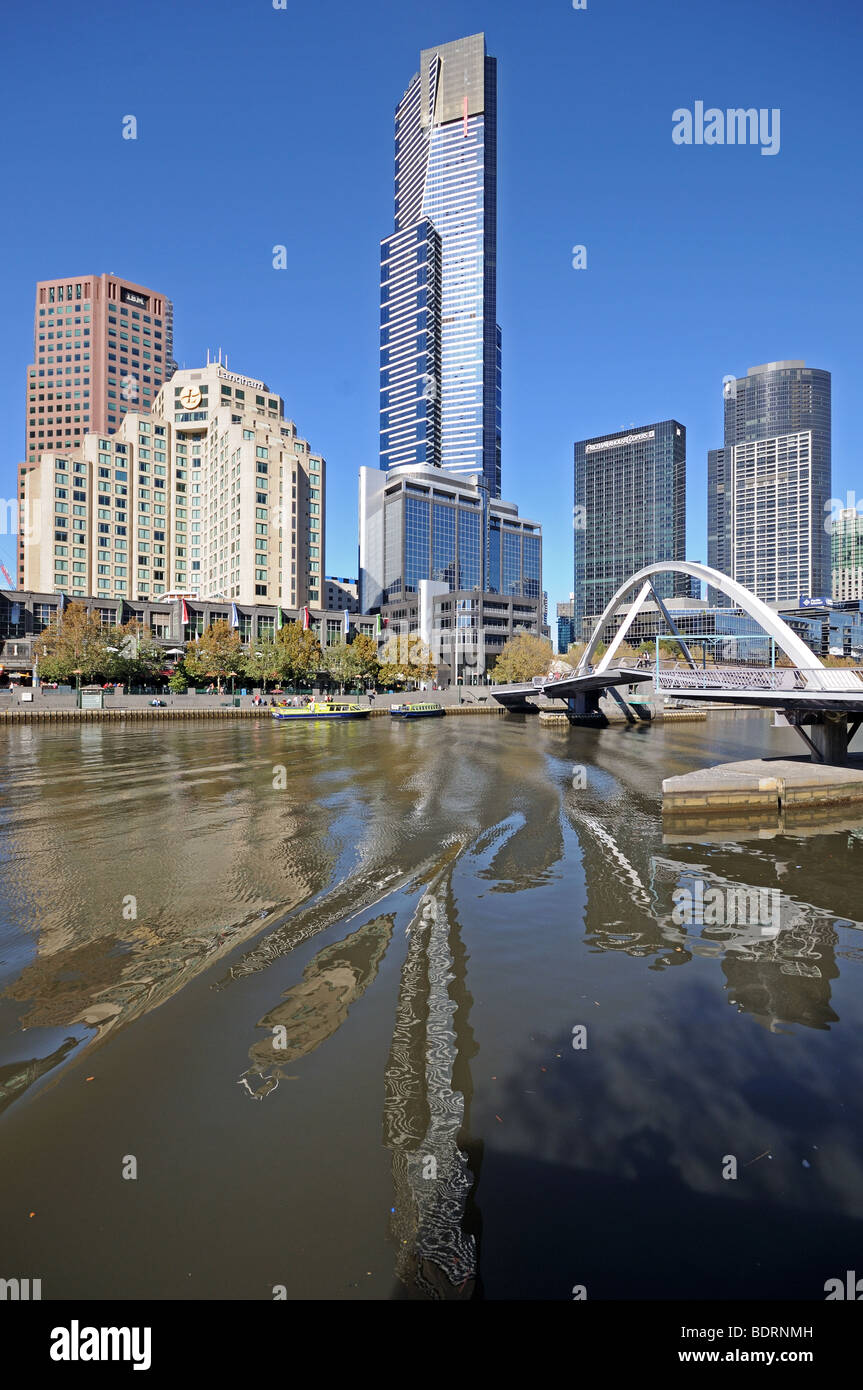 High rise buildings and Southbank Promenade on south of Yarra river ...