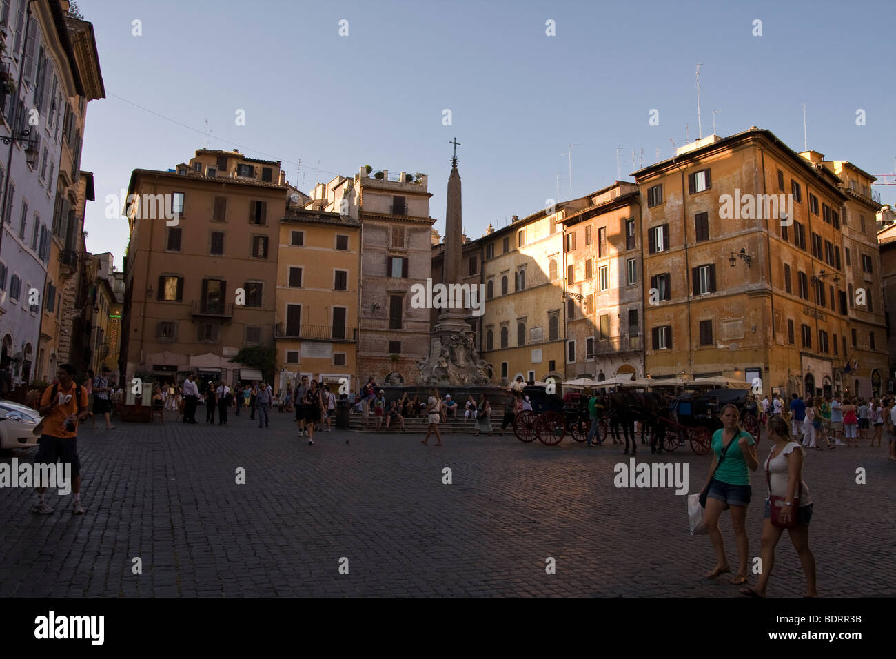 Piazza rotunda rome hi-res stock photography and images - Alamy