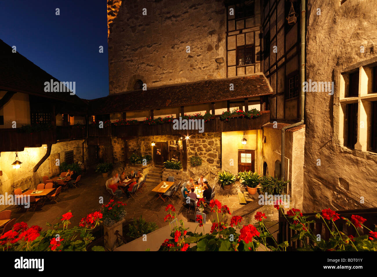 Castle courtyard night hi-res stock photography and images - Alamy