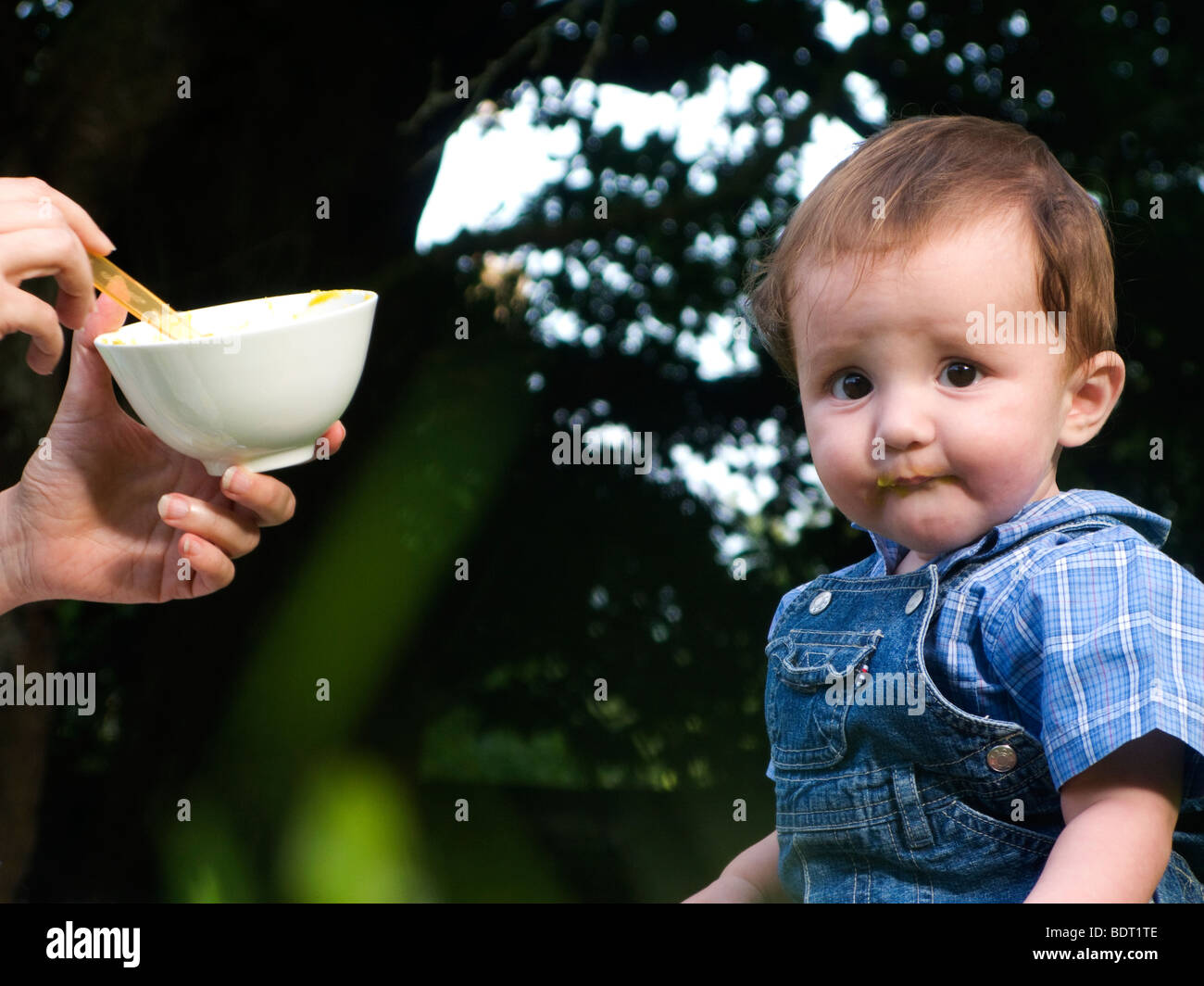 Children spoon fed hi-res stock photography and images - Alamy