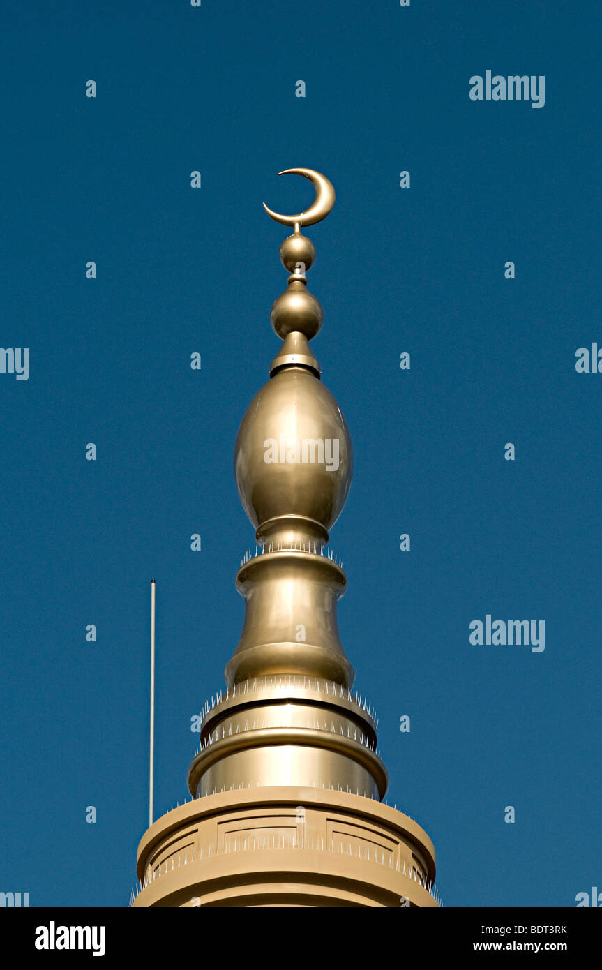 Wolverhampton mosque and its minaret towers on a sunny day Stock Photo ...