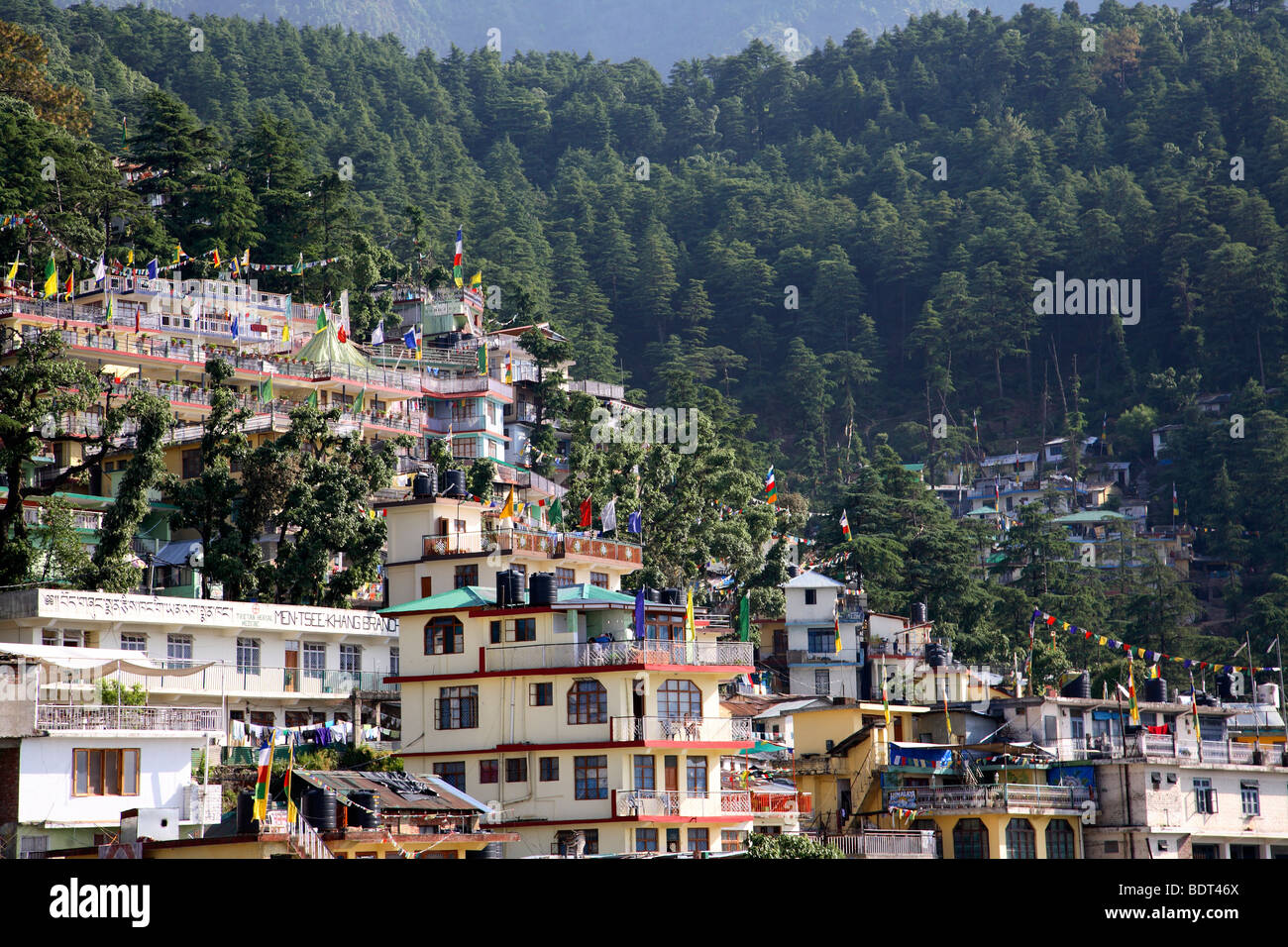 India dharamsala mcleod ganj mountain hi-res stock photography and ...