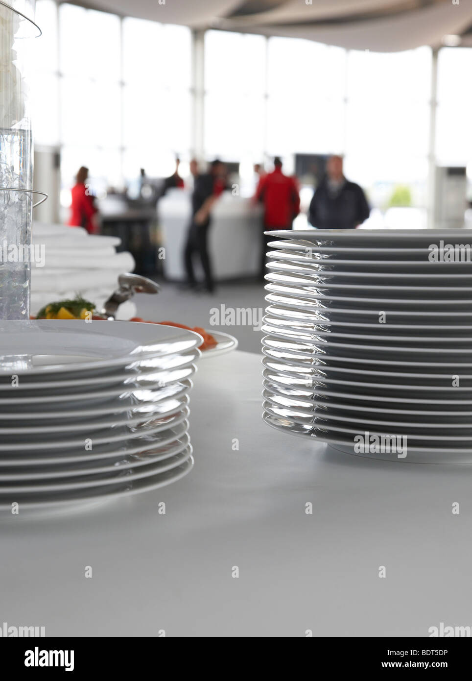 Stacks of plates hi-res stock photography and images - Alamy