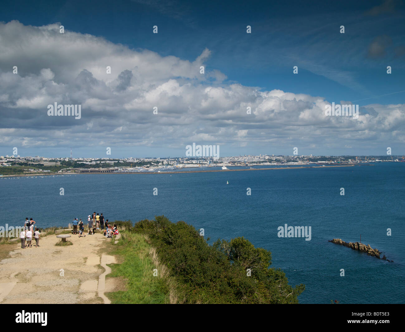 the city of Brest seen from Pointe d'Espagnoles, Brittany, France Stock ...