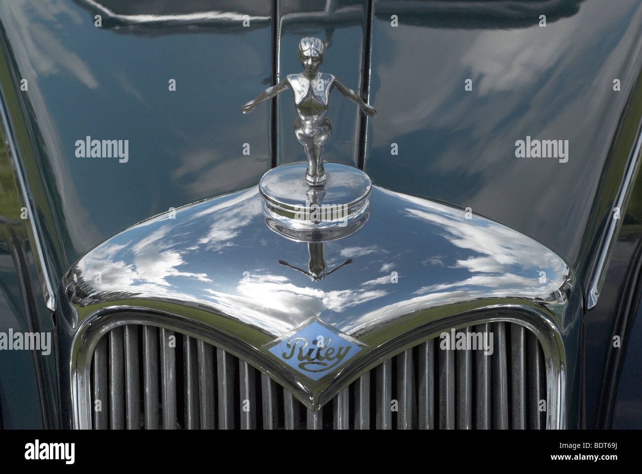 A classic Riley bonnet, grill and bonnet furniture Stock Photo - Alamy