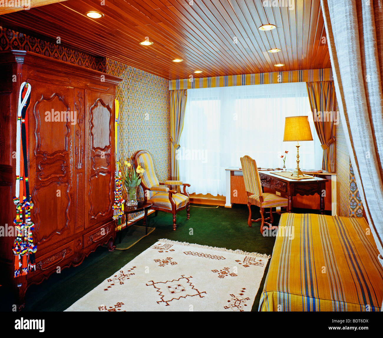 Retro 70s office setting hi-res stock photography and images - Alamy