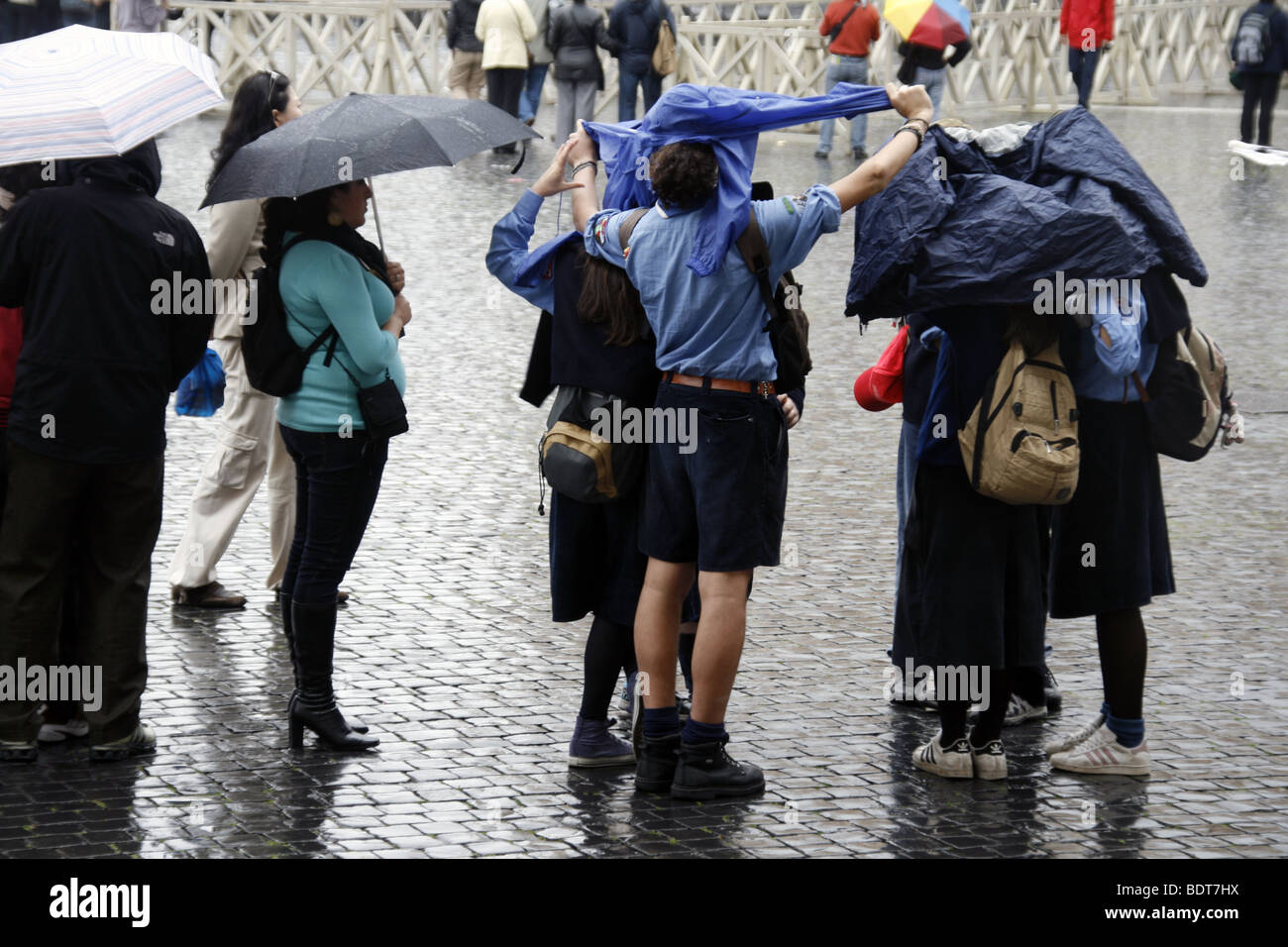 scout group tourists in a queue in heavy rain in vatican, rome Stock ...