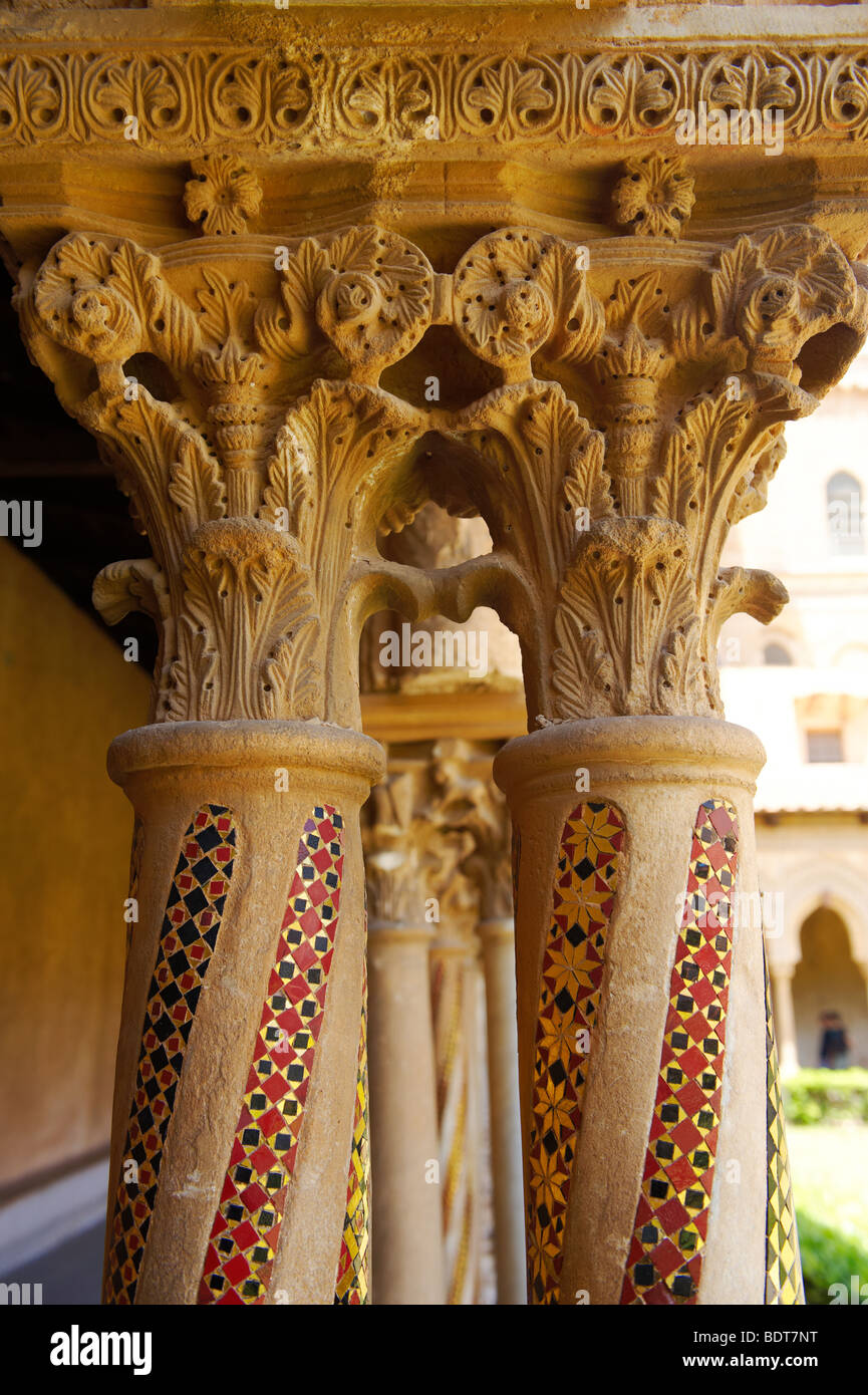Romanesque historiated capitals hi-res stock photography and images - Alamy
