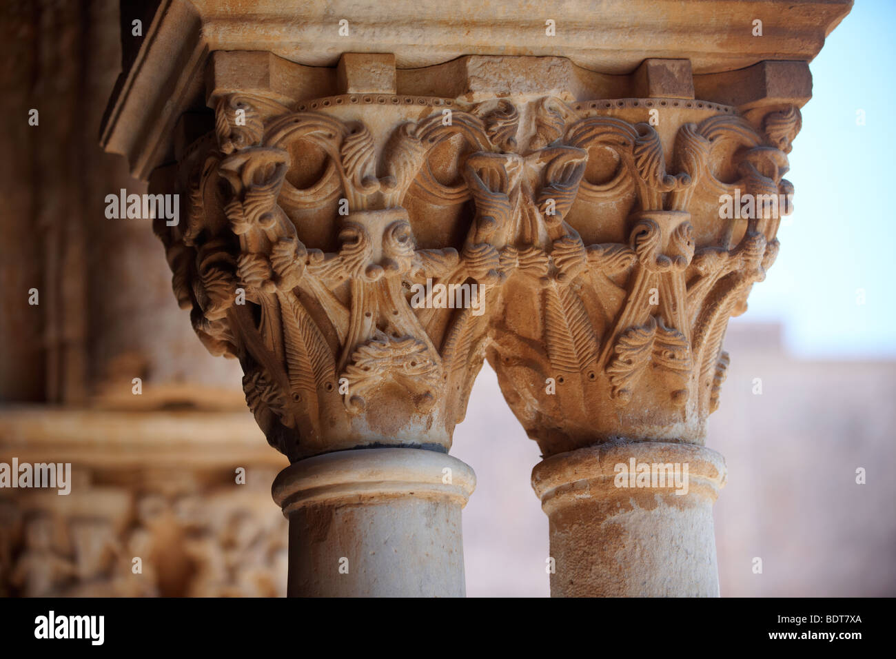 Romanesque historiated capitals hi-res stock photography and images - Alamy