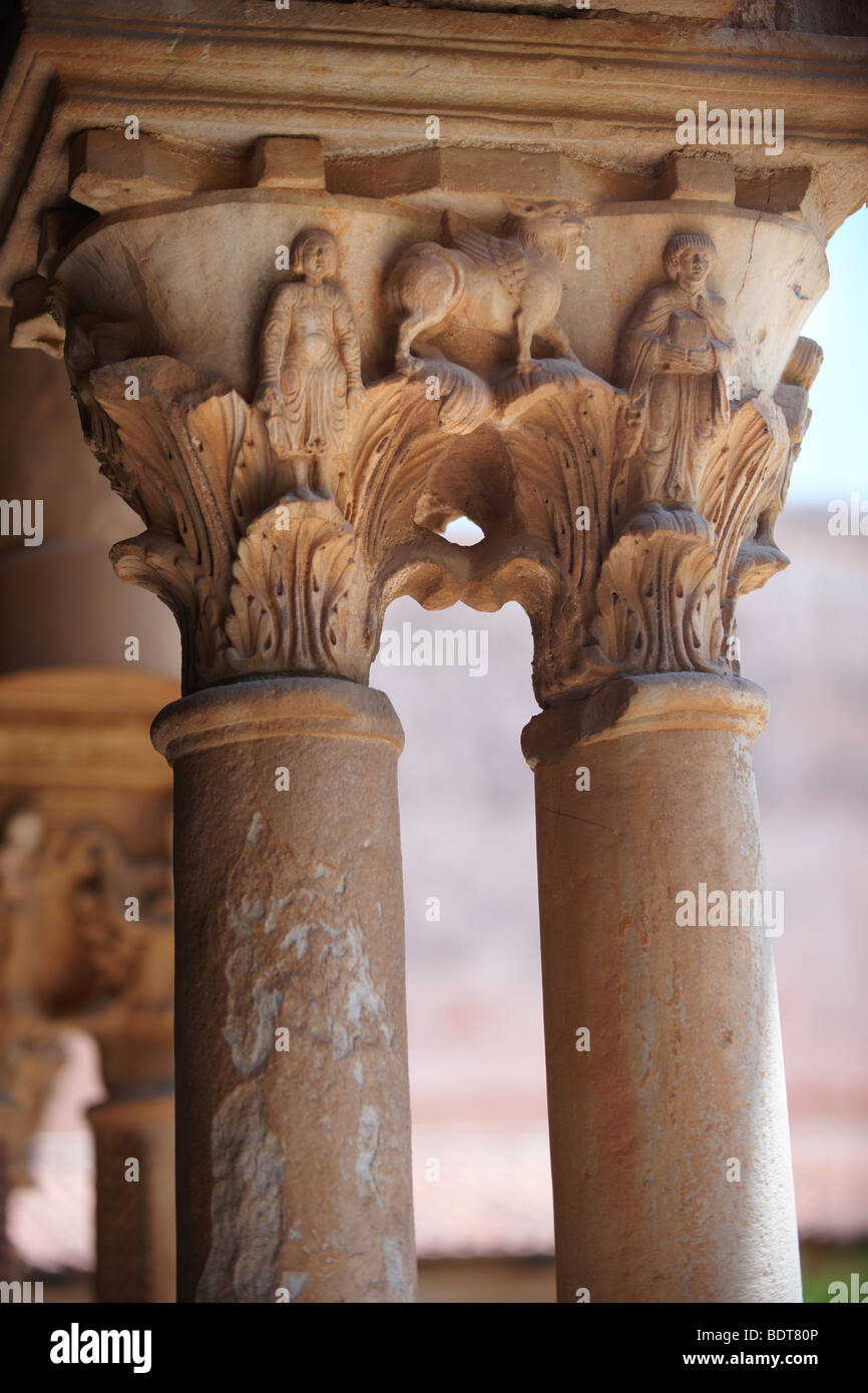 Romanesque historiated capitals hi-res stock photography and images - Alamy