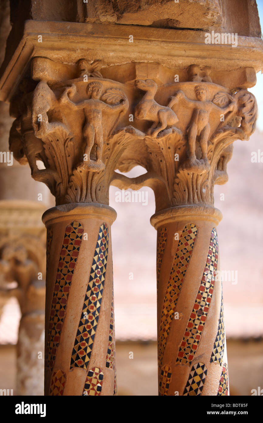Romanesque historiated capitals hi-res stock photography and images - Alamy