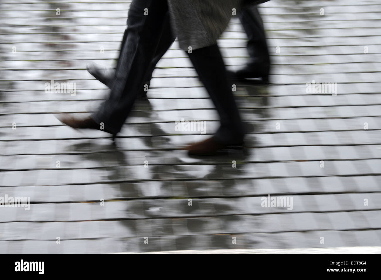couple walking in rain on street in city town Stock Photo - Alamy