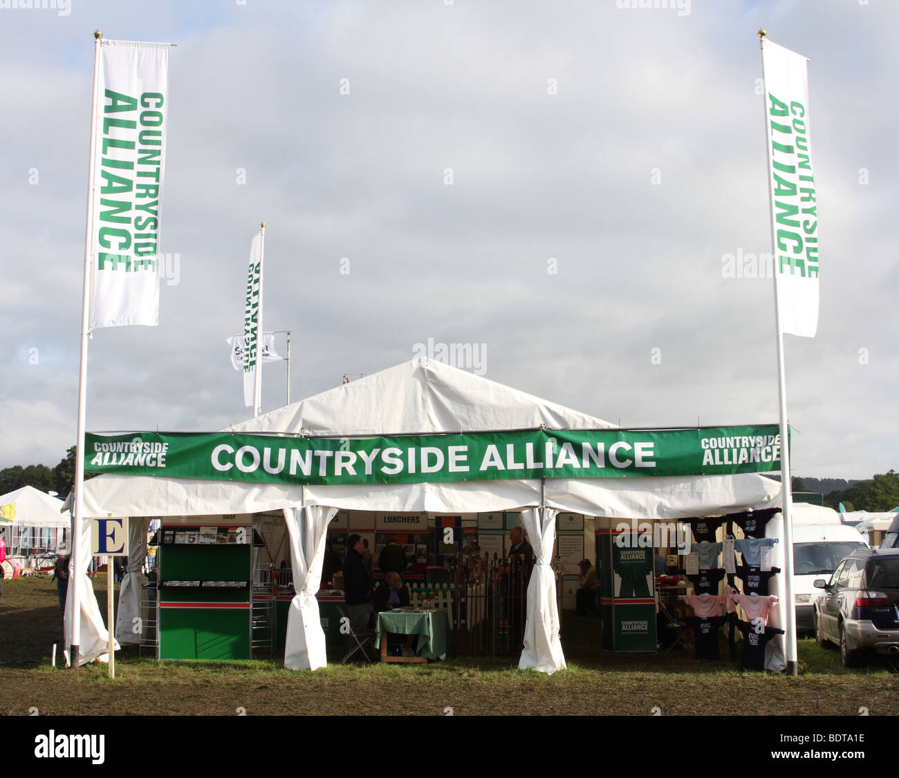 English flags countryside hi-res stock photography and images - Alamy