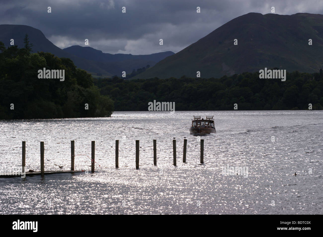 Derwent Fells and ferry from the ferry landing, Derwentwater, Keswick ...