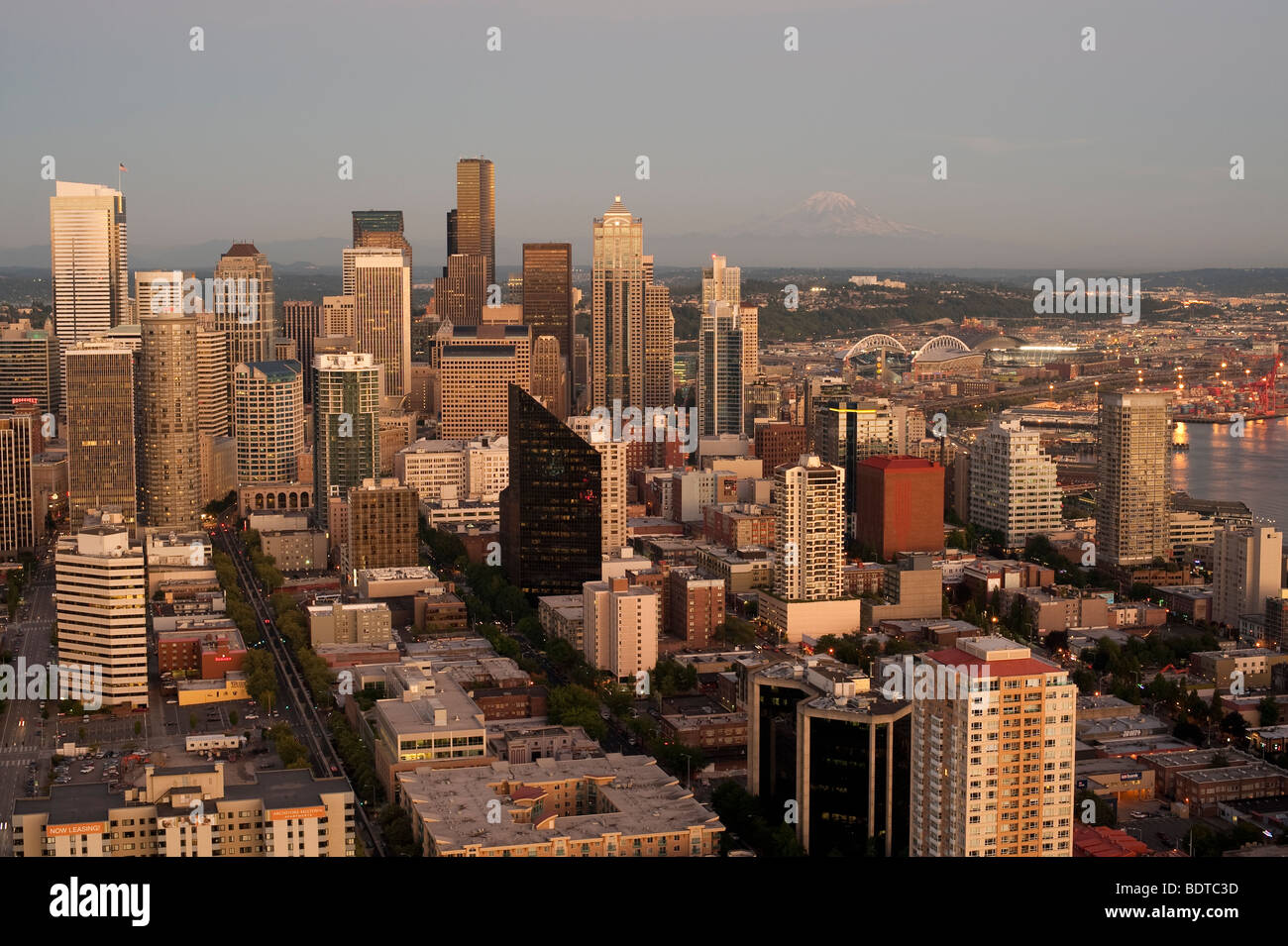 Retro image of Seattle Skyline with Mount Rainier and downtown building ...