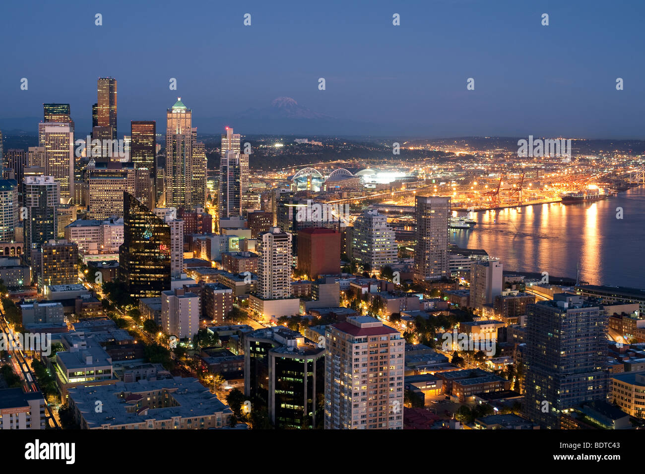 Retro image of Seattle Skyline with Mount Rainier and downtown building ...