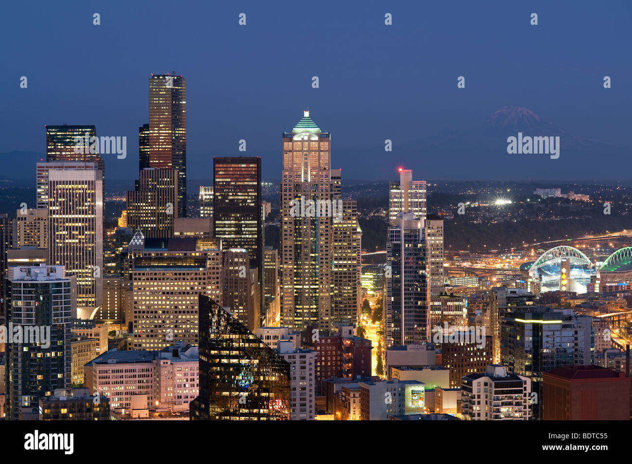 Retro image of Seattle Skyline with Mount Rainier and downtown building ...