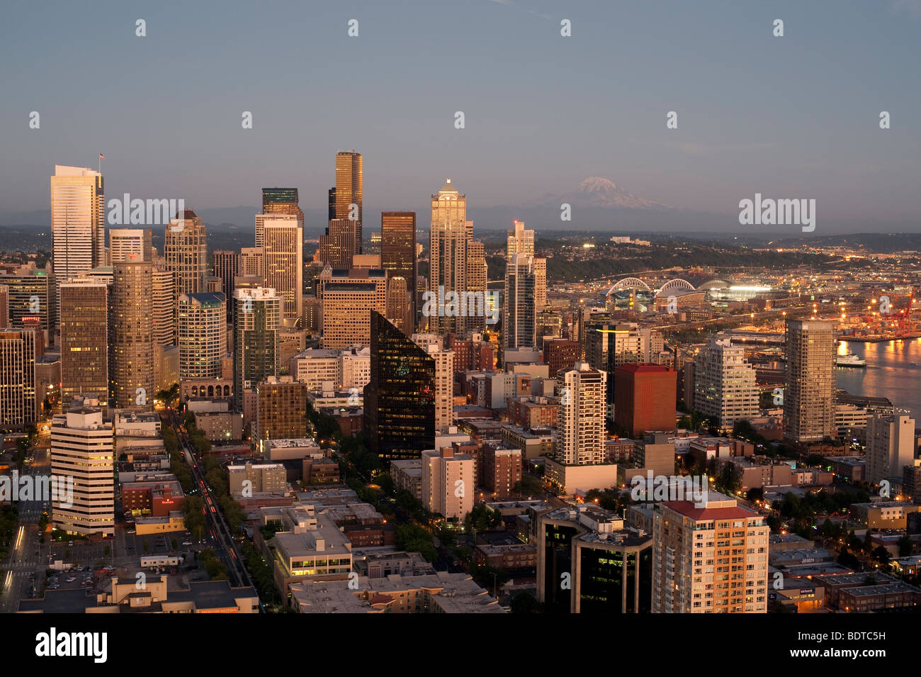 Retro image of Seattle Skyline with Mount Rainier and downtown building ...