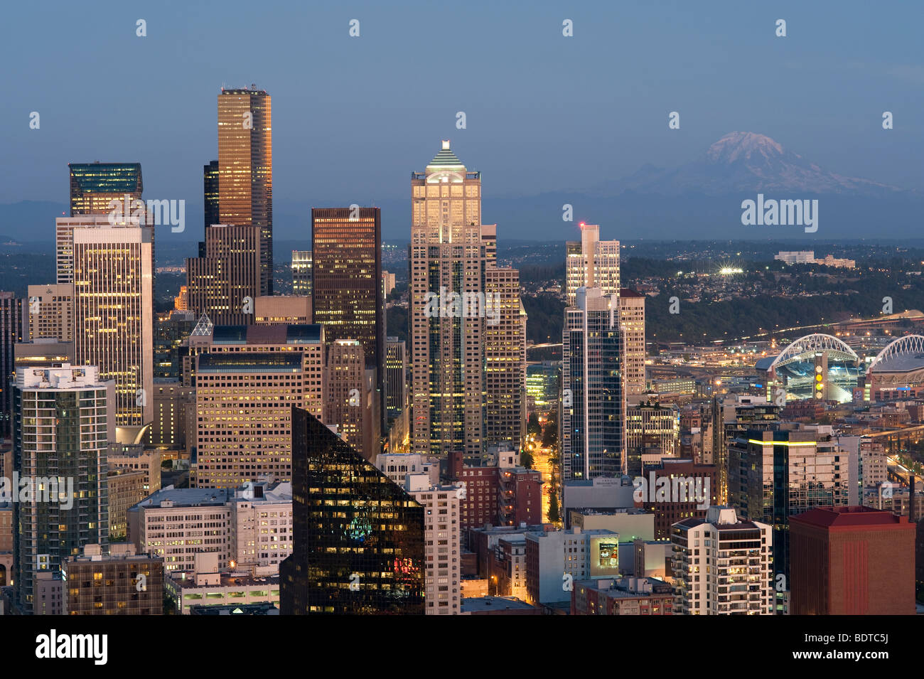Retro image of Seattle Skyline with Mount Rainier and downtown building ...