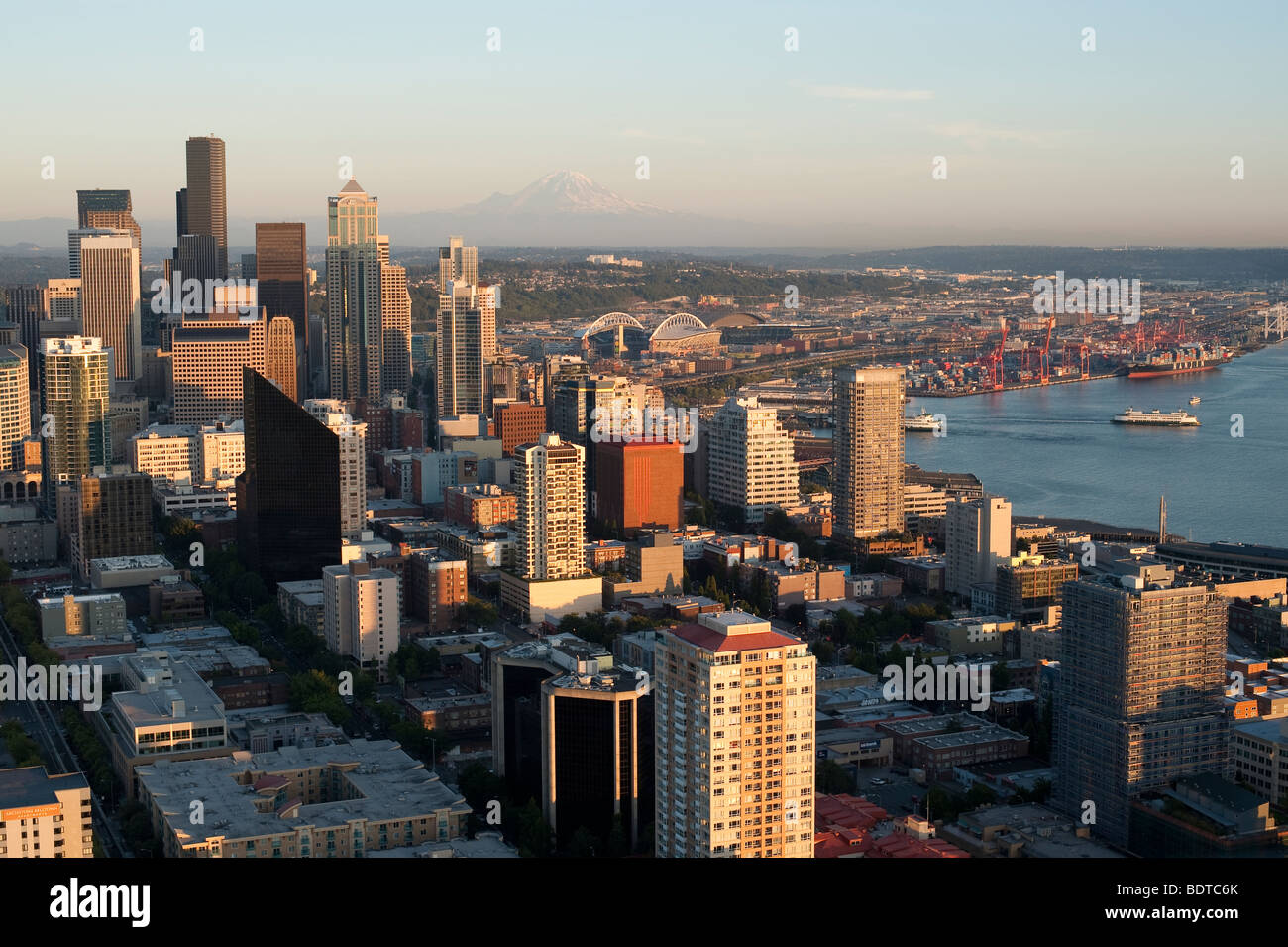 Retro image of Seattle Skyline with Mount Rainier and downtown building ...