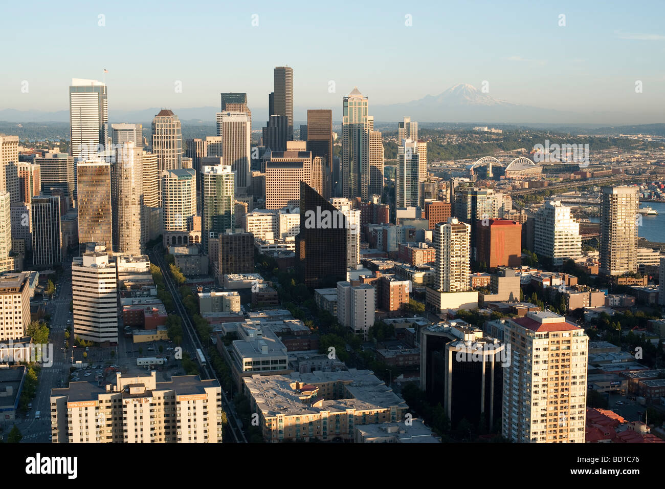 Retro image of Seattle Skyline with Mount Rainier and downtown building ...