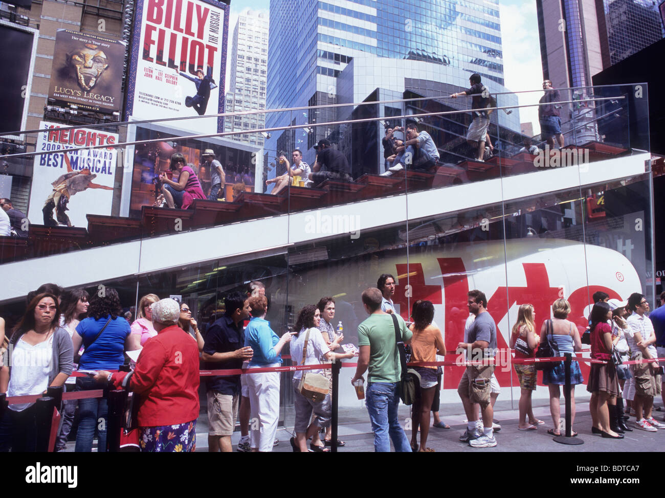 United states of america crowd on times square and broadway hi-res ...