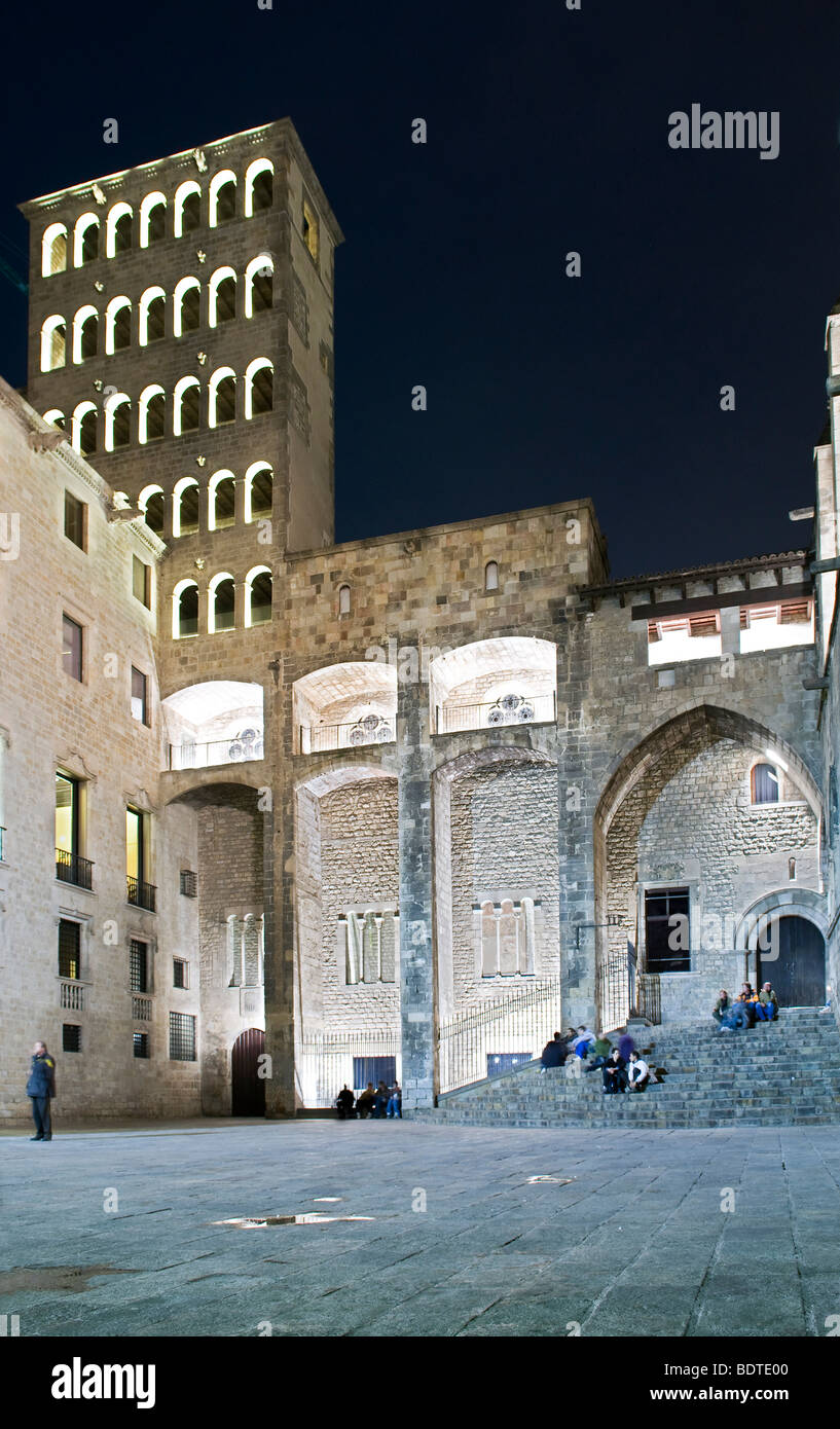 Placa del Rei at night in Barcelona, Spain Stock Photo - Alamy