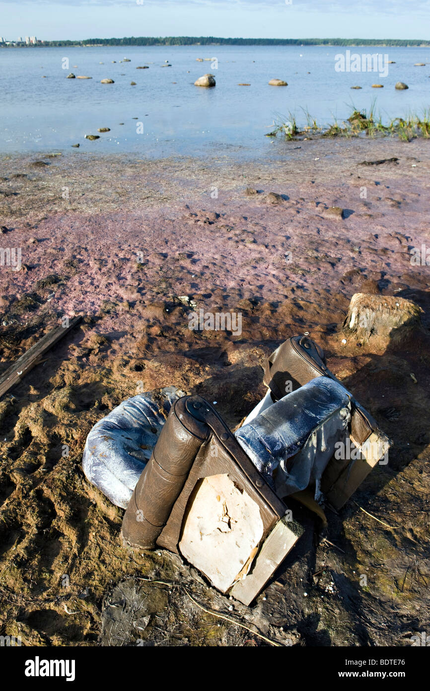 Scrap furniture hi-res stock photography and images - Alamy