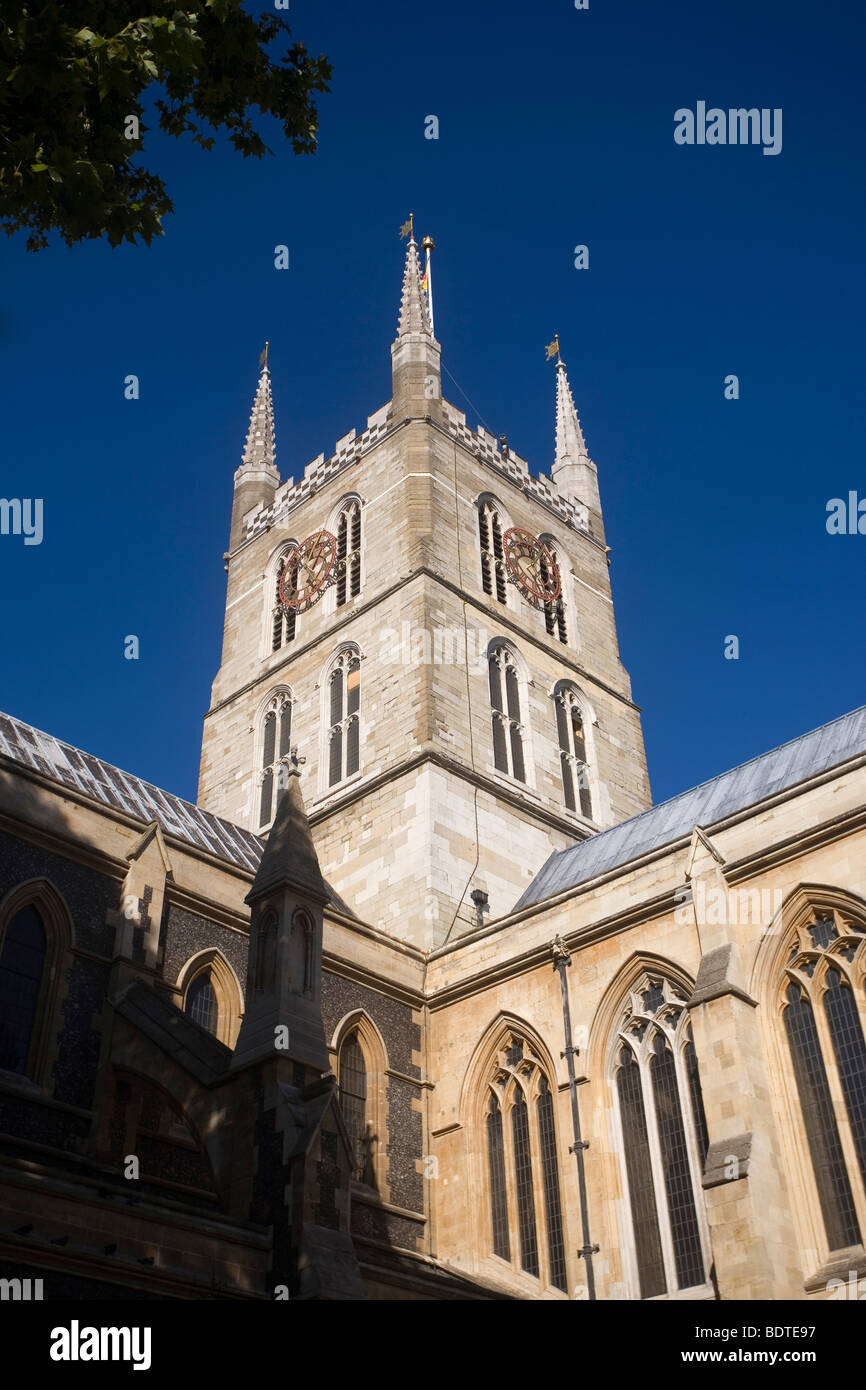 Southwark cathedral exterior hi-res stock photography and images - Alamy