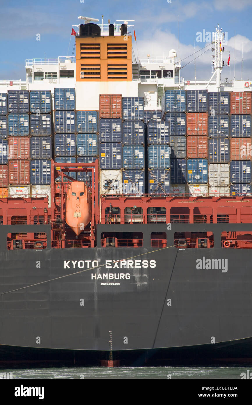 Container ship Kyoto Express in Southampton water Stock Photo - Alamy