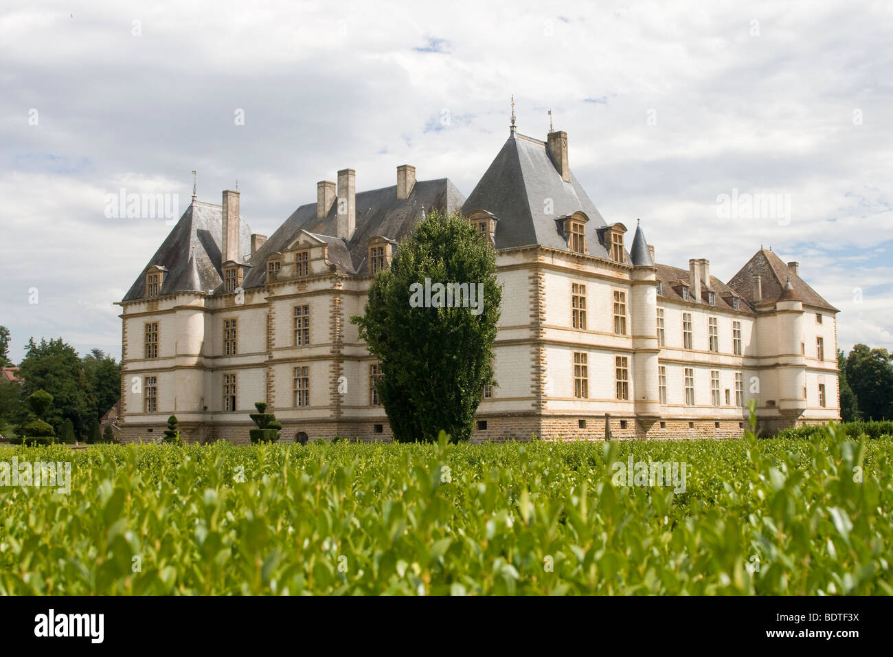 17th century french chateau style hi-res stock photography and images ...