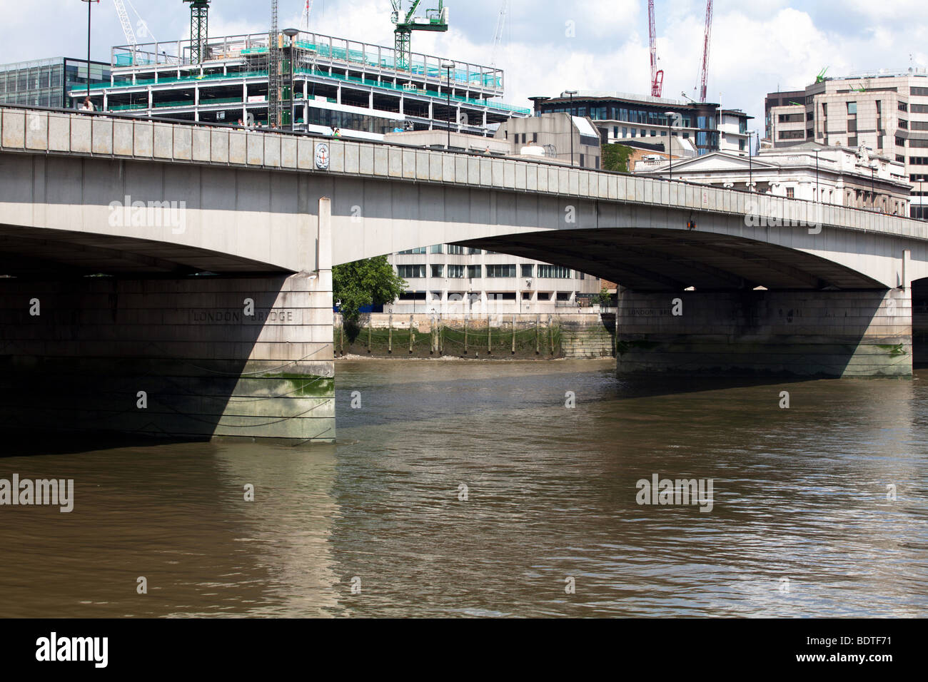 Westminster bridge tourist boat bridge city england uk hi-res stock ...