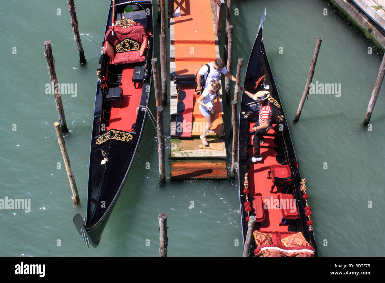 Gondela gondelas hi-res stock photography and images - Alamy