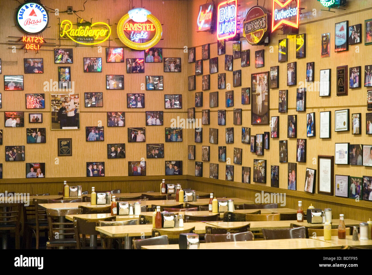 Katz deli new york hi-res stock photography and images - Alamy